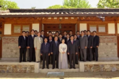 이한동 국무총리 내외 생가 방문 #264987 | 경기도메모리 디지털 아카이브